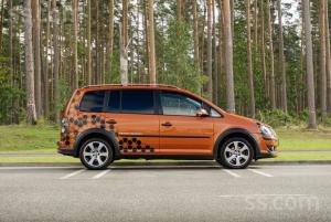 Oranžs Volkswagen Touran 2008 Rīga, ar dzinēja tilpumu 1.40 L un nobraukumu 261 tūkst. km par 4690 €, foto 8 vietnē AUTOMOTO.COM.LV