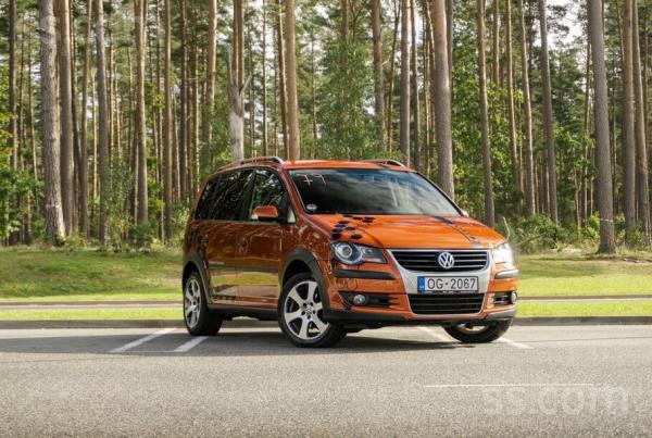 Oranžs Volkswagen Touran 2008 Rīga, ar dzinēja tilpumu 1.40 L un nobraukumu 261 tūkst. km par 3590 €, foto 2 vietnē AUTOMOTO.COM.LV
