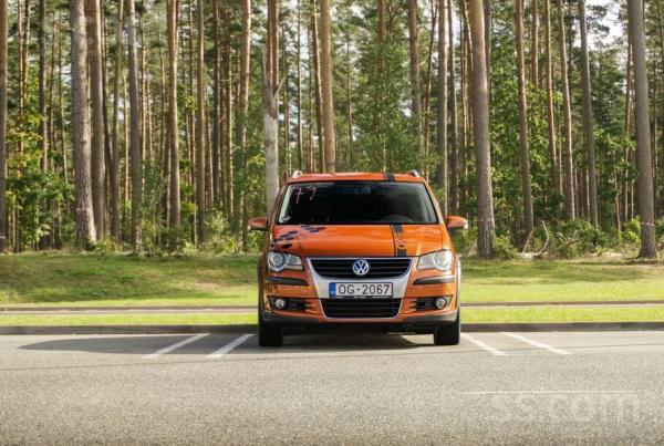 Oranžs Volkswagen Touran 2008 Rīga, ar dzinēja tilpumu 1.40 L un nobraukumu 261 tūkst. km par 3590 €, foto 3 vietnē AUTOMOTO.COM.LV