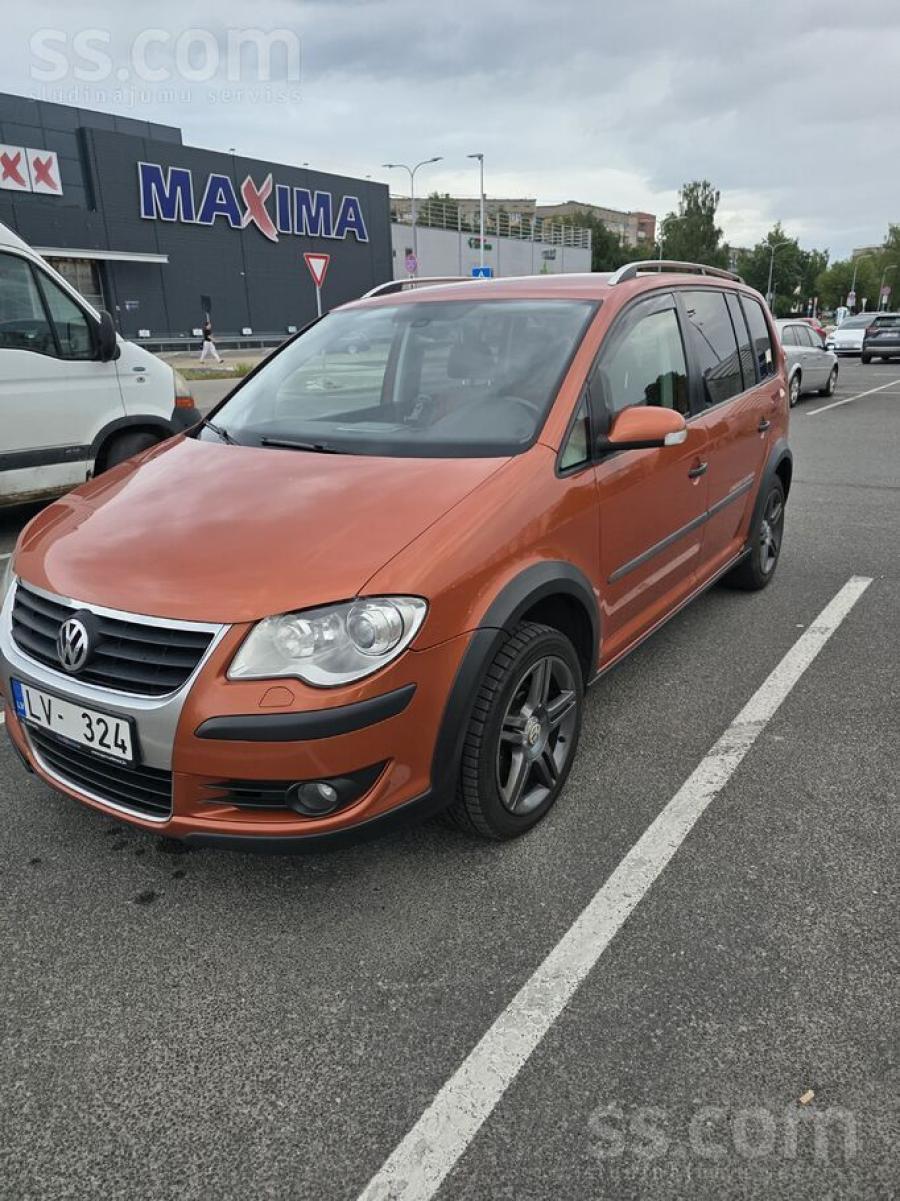 Oranžs Volkswagen Touran 2008 Rīga, ar dzinēja tilpumu 2.00 L un nobraukumu 370 tūkst. km par 2800 €, foto 3 vietnē AUTOMOTO.COM.LV