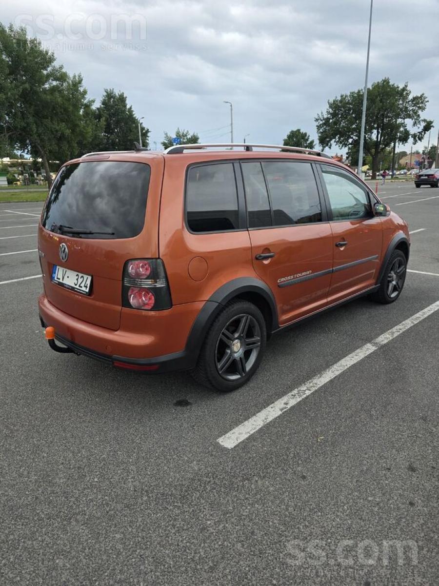 Oranžs Volkswagen Touran 2008 Rīga, ar dzinēja tilpumu 2.00 L un nobraukumu 370 tūkst. km par 2800 €, foto 5 vietnē AUTOMOTO.COM.LV