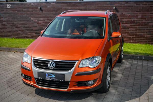 Oranžs Volkswagen Touran 2008 Marijampole, ar dzinēja tilpumu 1.97 L un nobraukumu 312 tūkst. km par 4950 €, foto 4 vietnē AUTOMOTO.COM.LV