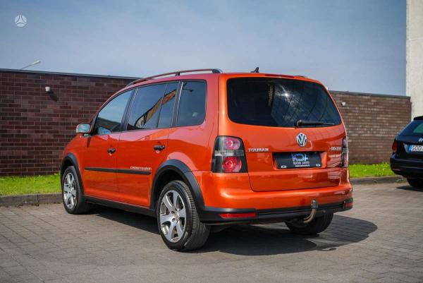 Oranžs Volkswagen Touran 2008 Marijampole, ar dzinēja tilpumu 1.97 L un nobraukumu 312 tūkst. km par 4950 €, foto 8 vietnē AUTOMOTO.COM.LV