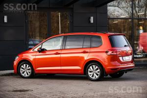 Orange Volkswagen Touran 2016 in Jelgava, with an engine capacity of 1.60 L and mileage of 0 thousand km for 10999 €, photo 10 on AUTOMOTO.COM.LV