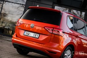 Orange Volkswagen Touran 2016 in Jelgava, with an engine capacity of 1.60 L and mileage of 0 thousand km for 8800 €, photo 15 on AUTOMOTO.COM.LV