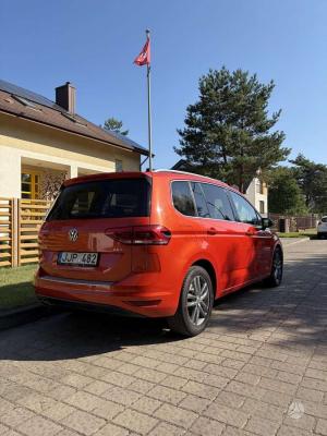 Oranžs Volkswagen Touran 2016 Viļņa, ar dzinēja tilpumu 1.97 L un nobraukumu 225 tūkst. km par 14500 €, foto 4 vietnē AUTOMOTO.COM.LV
