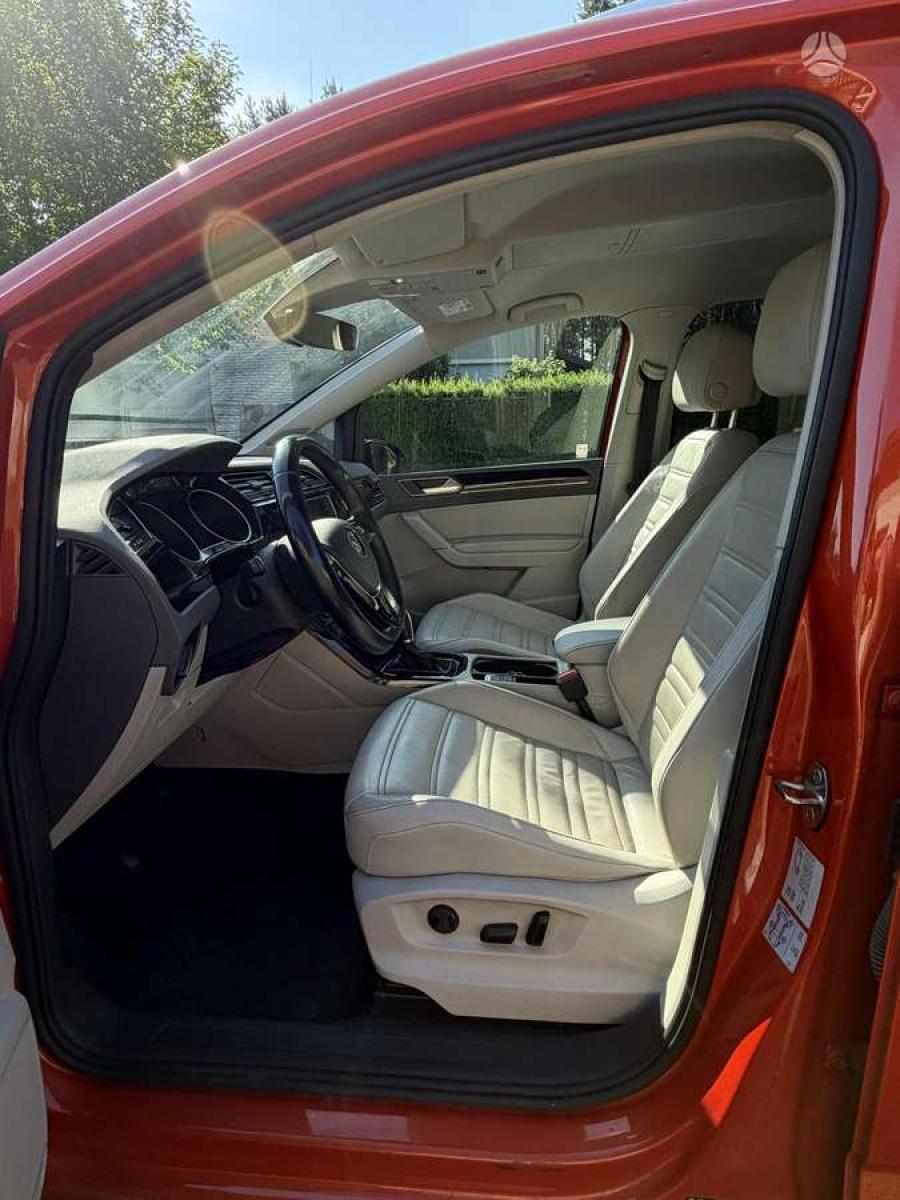 Oranžs Volkswagen Touran 2016 Viļņa, ar dzinēja tilpumu 1.97 L un nobraukumu 225 tūkst. km par 14500 €, foto 5 vietnē AUTOMOTO.COM.LV