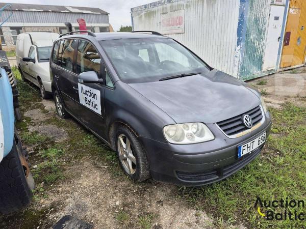 Volkswagen Touran 2005 in Ukmerge, with an engine capacity of 1.90 L and mileage of 0 thousand km for 380 €, photo 2 on AUTOMOTO.COM.LV