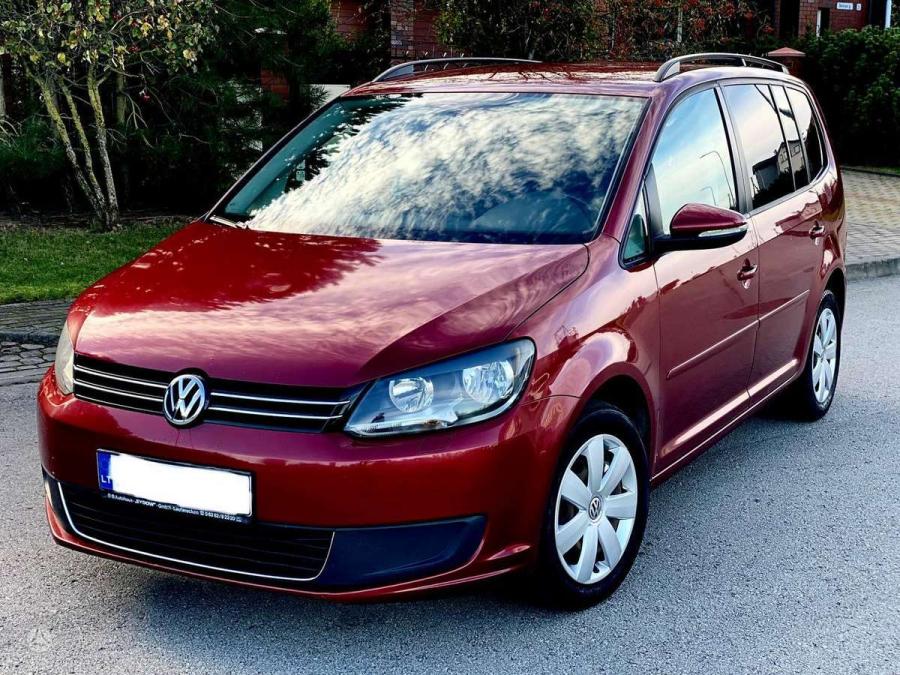 Red Volkswagen Touran 2010 in Klaipeda, with an engine capacity of 0.00 L and mileage of 266 thousand km for 4950 €, photo 3 on AUTOMOTO.COM.LV
