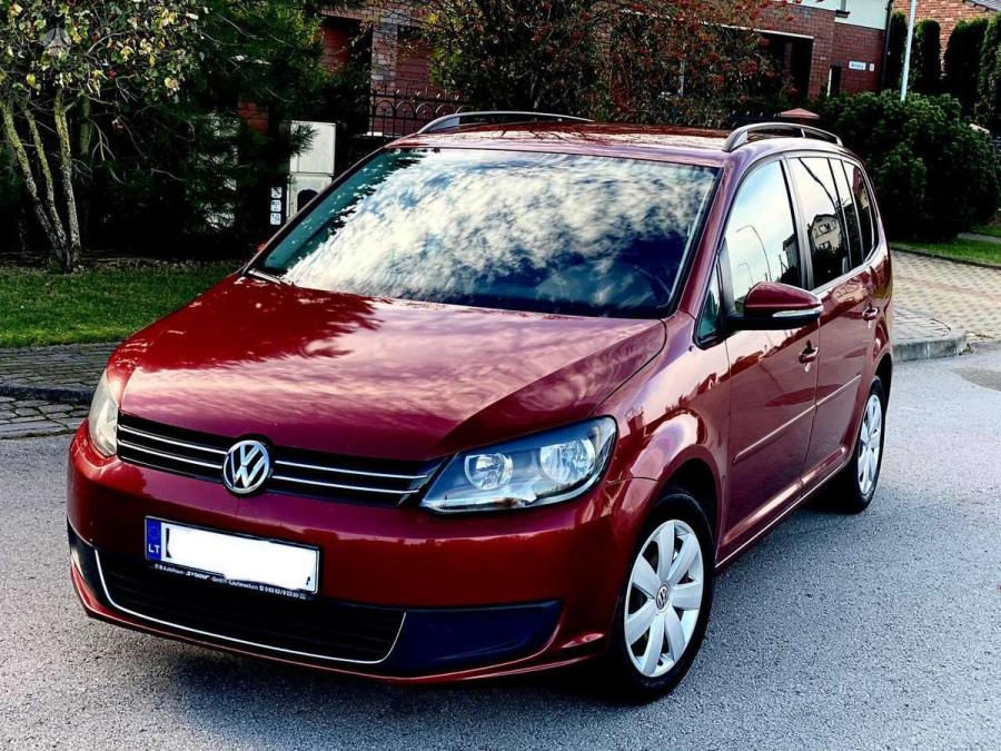 Red Volkswagen Touran 2010 in Klaipeda, with an engine capacity of 0.00 L and mileage of 266 thousand km for 4950 €, photo 5 on AUTOMOTO.COM.LV