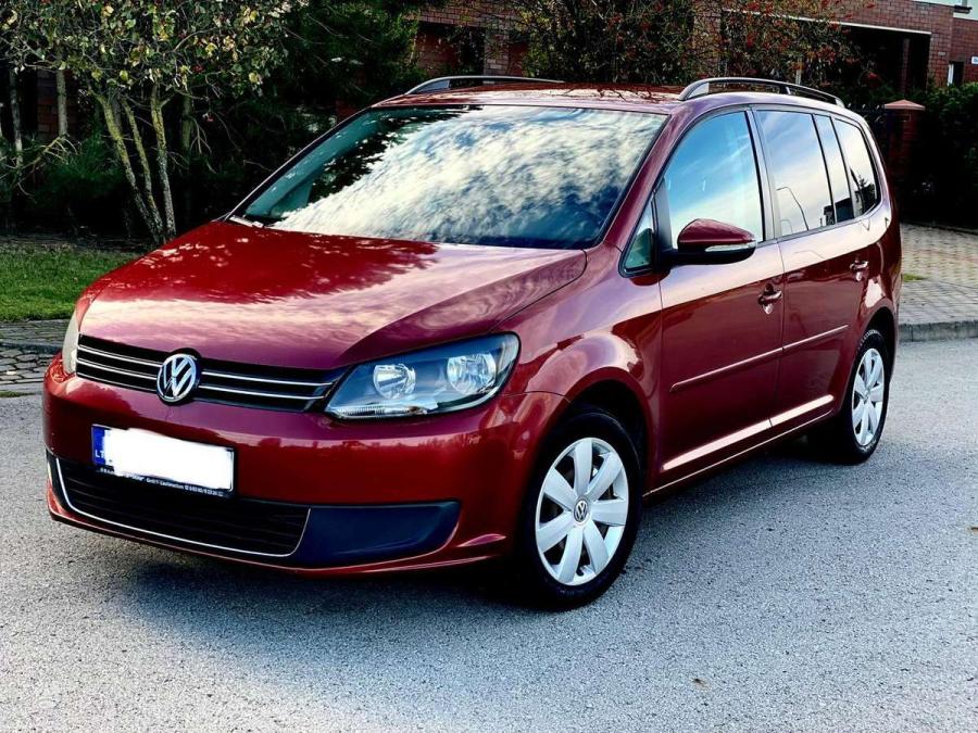 Red Volkswagen Touran 2010 in Klaipeda, with an engine capacity of 0.00 L and mileage of 266 thousand km for 4950 €, photo 6 on AUTOMOTO.COM.LV