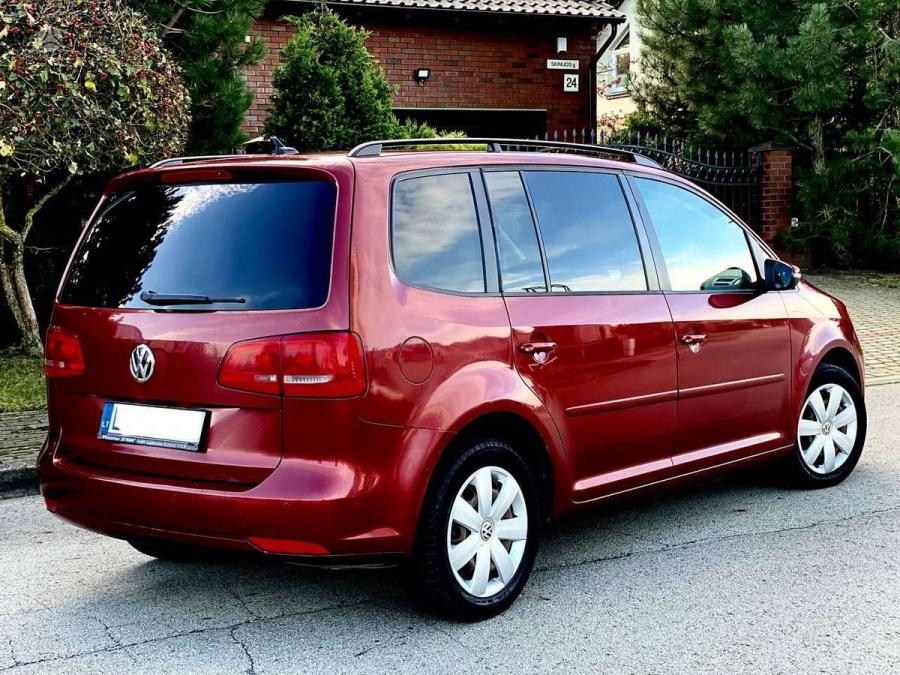 Red Volkswagen Touran 2010 in Klaipeda, with an engine capacity of 0.00 L and mileage of 266 thousand km for 4950 €, photo 8 on AUTOMOTO.COM.LV