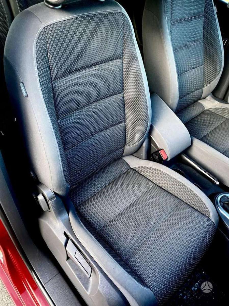 Red Volkswagen Touran 2010 in Klaipeda, with an engine capacity of 0.00 L and mileage of 266 thousand km for 4950 €, photo 18 on AUTOMOTO.COM.LV