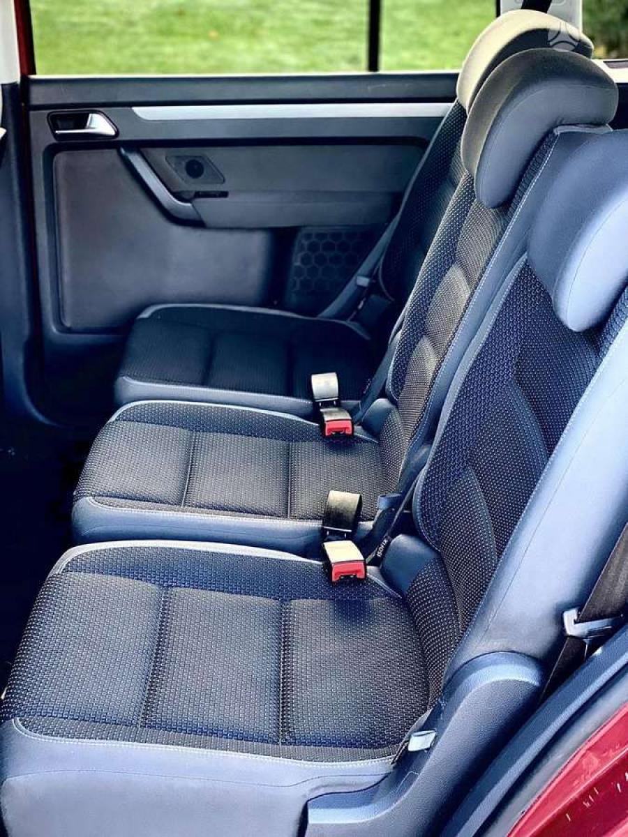 Red Volkswagen Touran 2010 in Klaipeda, with an engine capacity of 0.00 L and mileage of 266 thousand km for 4950 €, photo 19 on AUTOMOTO.COM.LV