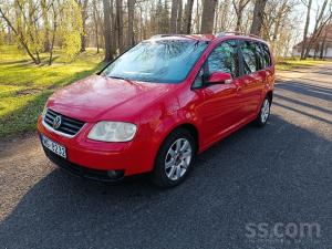 Sarkans Volkswagen Touran 2004 Ogre, ar dzinēja tilpumu 2.00 L un nobraukumu 327 tūkst. km par 1650 €, foto  vietnē AUTOMOTO.COM.LV
