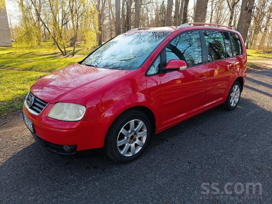 Sarkans Volkswagen Touran 2004 Ogre, ar dzinēja tilpumu 2.00 L un nobraukumu 327 tūkst. km par 1650 €, foto 3 vietnē AUTOMOTO.COM.LV
