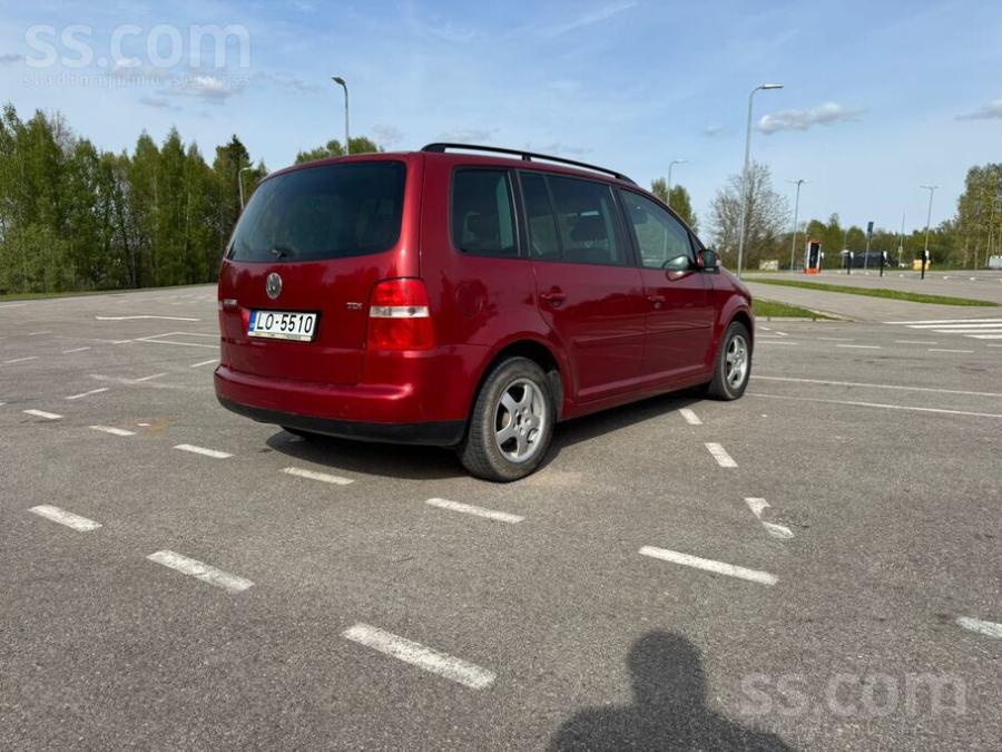 Красный Фольксваген Туран 2004 в Цесис, объемом двигателя 1.90 л и пробегом 475 тыс. км за 1888 €, фото 4 на AUTOMOTO.COM.LV
