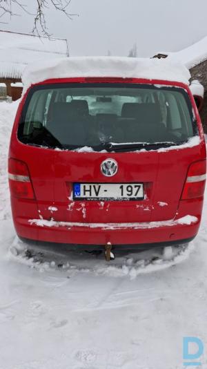 Red Volkswagen Touran 2005 in Aluksne, with an engine capacity of 1.90 L and mileage of 348 thousand km for 2000 €, photo 4 on AUTOMOTO.COM.LV