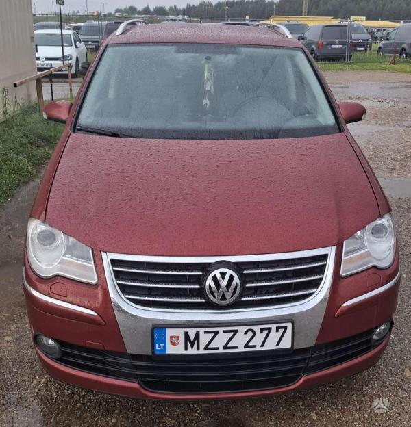 Red Volkswagen Touran 2008 in Vilnius, with an engine capacity of 1.39 L and mileage of 294 thousand km for 2900 €, photo 1 on AUTOMOTO.COM.LV
