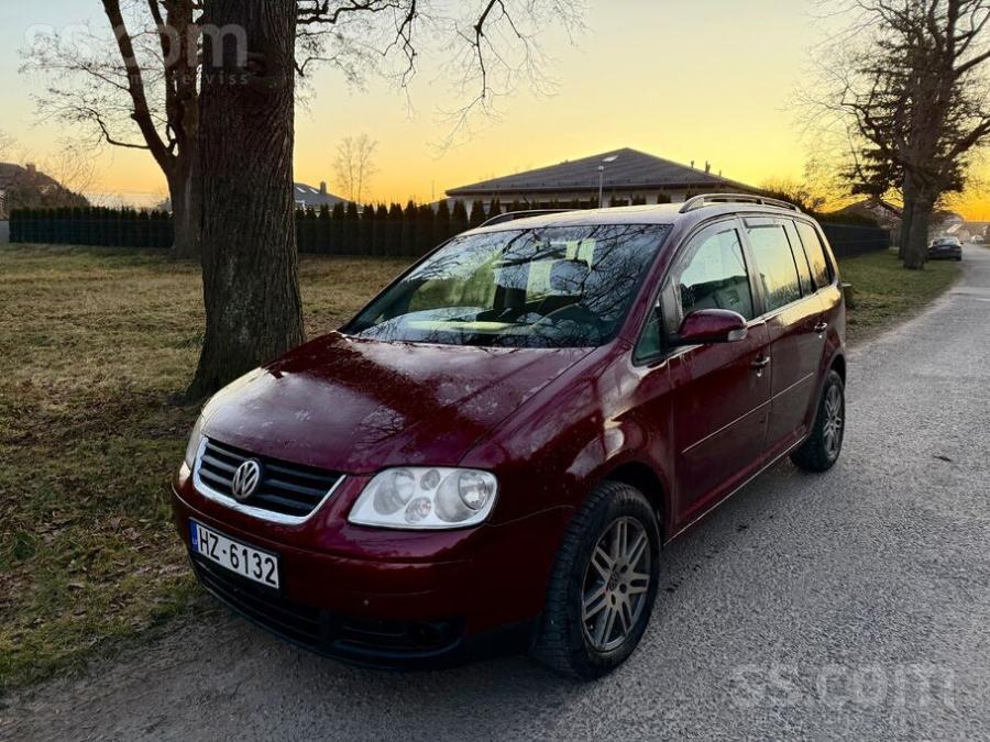 Red Volkswagen Touran 2003 in Jelgava, with an engine capacity of 1.90 L and mileage of 484 thousand km for 1200 €, photo 1 on AUTOMOTO.COM.LV