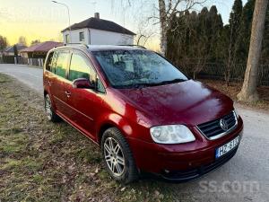 Red Volkswagen Touran 2003 in Jelgava, with an engine capacity of 1.90 L and mileage of 484 thousand km for 1200 €, photo 2 on AUTOMOTO.COM.LV