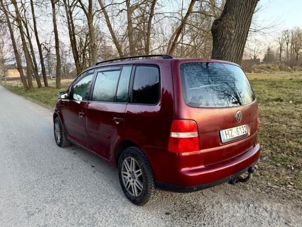 Red Volkswagen Touran 2003 in Jelgava, with an engine capacity of 1.90 L and mileage of 484 thousand km for 1200 €, photo 4 on AUTOMOTO.COM.LV