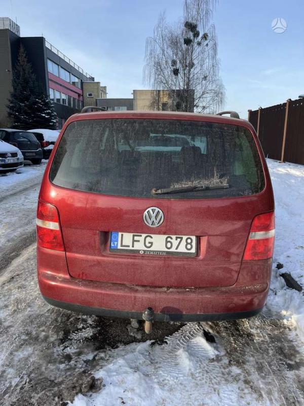 Red Volkswagen Touran 2003 in Kaunas, with an engine capacity of 1.90 L and mileage of 280 thousand km for 1650 €, photo 4 on AUTOMOTO.COM.LV