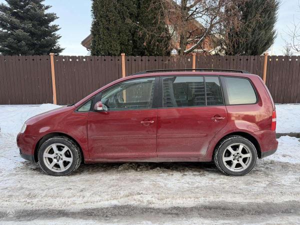 Red Volkswagen Touran 2003 in Kaunas, with an engine capacity of 1.90 L and mileage of 280 thousand km for 1650 €, photo 6 on AUTOMOTO.COM.LV