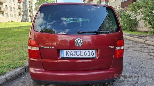 Sarkans Volkswagen Touran 2003 Daugavpils, ar dzinēja tilpumu 1.90 L un nobraukumu 283 tūkst. km par 2350 €, foto 5 vietnē AUTOMOTO.COM.LV