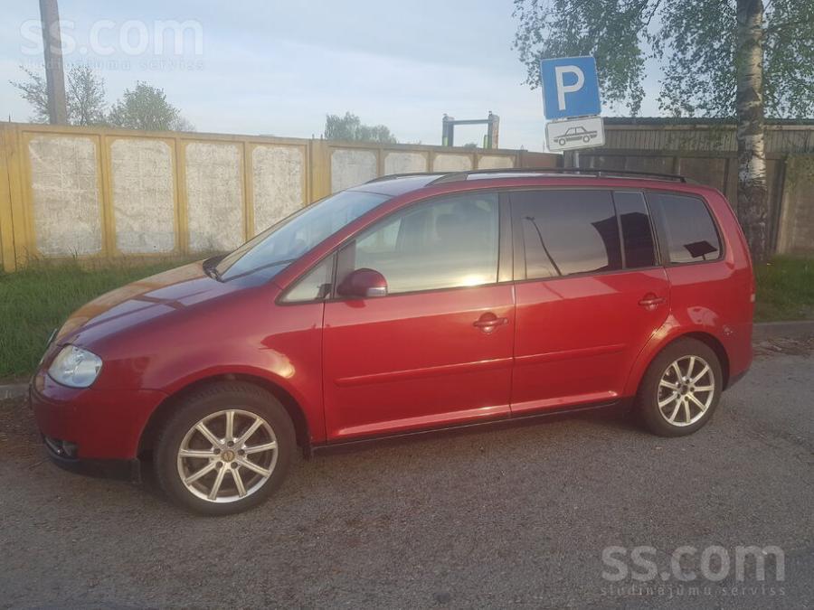 Красный Фольксваген Туран 2003 в Рига, объемом двигателя 1.90 л и пробегом 300 тыс. км за 1450 €, фото 1 на AUTOMOTO.COM.LV