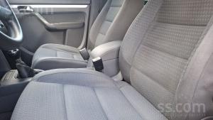 Sarkans Volkswagen Touran 2003 Daugavpils, ar dzinēja tilpumu 1.90 L un nobraukumu 284 tūkst. km par 2200 €, foto 24 vietnē AUTOMOTO.COM.LV