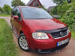 Sarkans Volkswagen Touran 2003 Alūksne, ar dzinēja tilpumu 1.90 L un nobraukumu 451 tūkst. km par 705 €, foto  vietnē AUTOMOTO.COM.LV