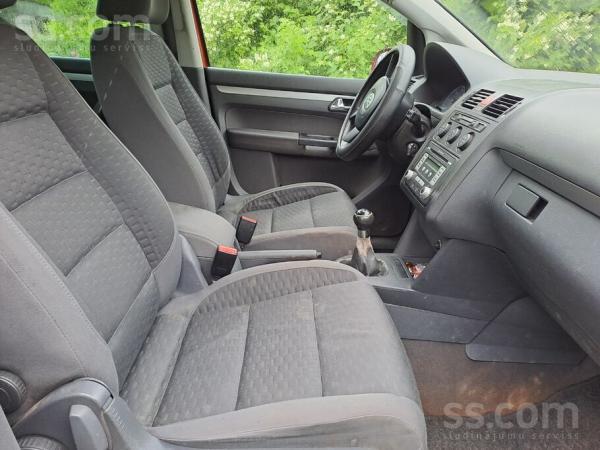 Sarkans Volkswagen Touran 2003 Alūksne, ar dzinēja tilpumu 1.90 L un nobraukumu 451 tūkst. km par 705 €, foto 9 vietnē AUTOMOTO.COM.LV