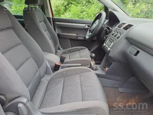 Красный Фольксваген Туран 2003 в Алуксне, объемом двигателя 1.90 л и пробегом 451 тыс. км за 705 €, фото 10 на AUTOMOTO.COM.LV