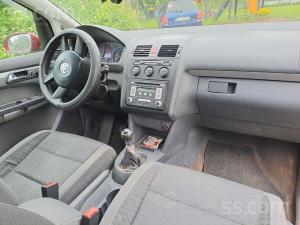 Красный Фольксваген Туран 2003 в Алуксне, объемом двигателя 1.90 л и пробегом 451 тыс. км за 705 €, фото 11 на AUTOMOTO.COM.LV