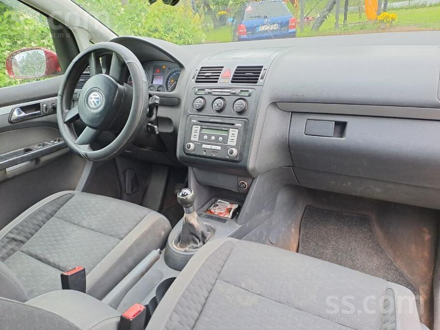 Красный Фольксваген Туран 2003 в Алуксне, объемом двигателя 1.90 л и пробегом 451 тыс. км за 705 €, фото 11 на AUTOMOTO.COM.LV