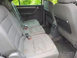 Красный Фольксваген Туран 2003 в Алуксне, объемом двигателя 1.90 л и пробегом 451 тыс. км за 705 €, фото 12 на AUTOMOTO.COM.LV