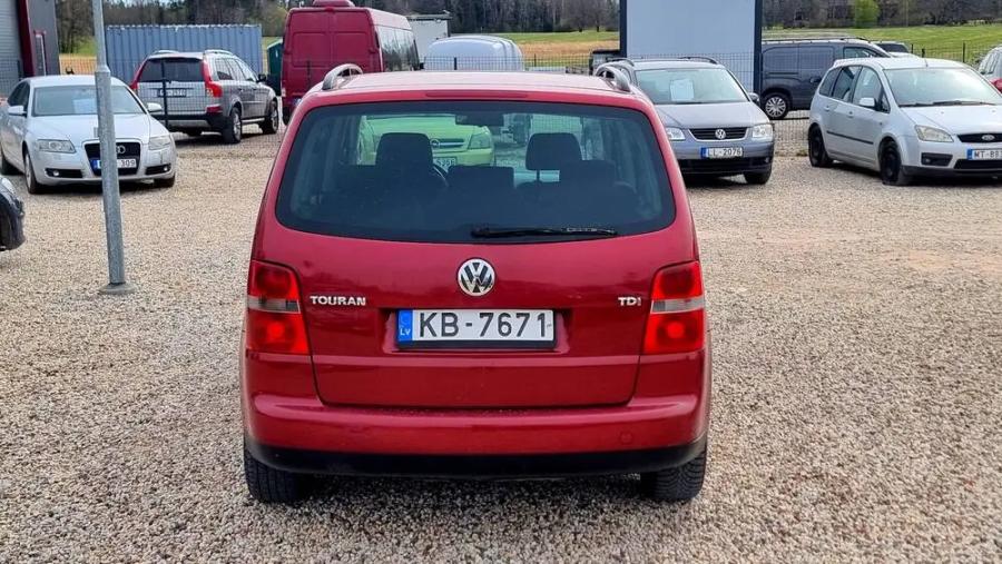Sarkans Volkswagen Touran 2003 Cēsis, ar dzinēja tilpumu 1.90 L un nobraukumu 371 tūkst. km par 1950 €, foto 7 vietnē AUTOMOTO.COM.LV