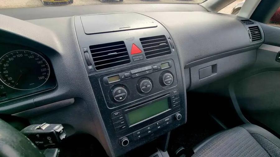 Sarkans Volkswagen Touran 2003 Cēsis, ar dzinēja tilpumu 1.90 L un nobraukumu 371 tūkst. km par 1950 €, foto 21 vietnē AUTOMOTO.COM.LV