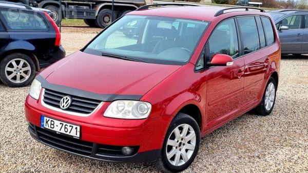 Sarkans Volkswagen Touran 2003 Cēsis, ar dzinēja tilpumu 1.90 L un nobraukumu 371 tūkst. km par 1800 €, foto 1 vietnē AUTOMOTO.COM.LV