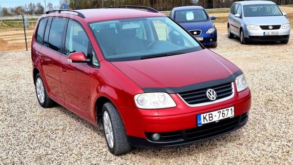 Sarkans Volkswagen Touran 2003 Cēsis, ar dzinēja tilpumu 1.90 L un nobraukumu 371 tūkst. km par 1800 €, foto 3 vietnē AUTOMOTO.COM.LV