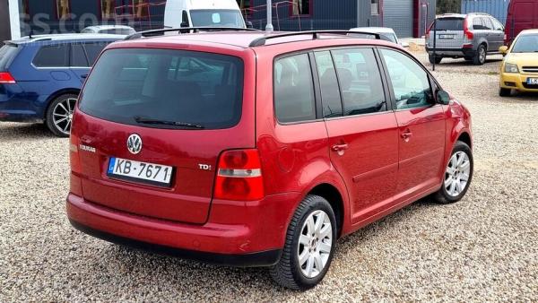 Sarkans Volkswagen Touran 2003 Cēsis, ar dzinēja tilpumu 1.90 L un nobraukumu 371 tūkst. km par 1800 €, foto 5 vietnē AUTOMOTO.COM.LV