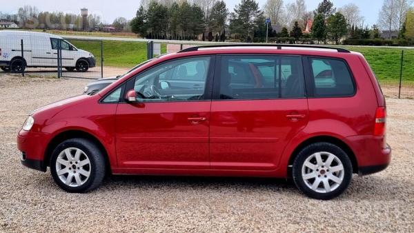 Red Volkswagen Touran 2003 in Cesis, with an engine capacity of 1.90 L and mileage of 371 thousand km for 1800 €, photo 8 on AUTOMOTO.COM.LV