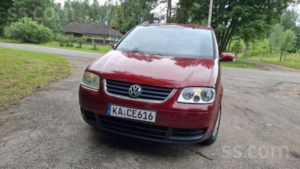 Red Volkswagen Touran 2003 in Daugavpils, with an engine capacity of 1.90 L and mileage of 282 thousand km for 1990 €, photo 1 on AUTOMOTO.COM.LV
