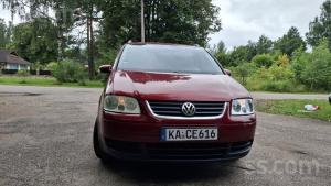 Red Volkswagen Touran 2003 in Daugavpils, with an engine capacity of 1.90 L and mileage of 282 thousand km for 1990 €, photo 3 on AUTOMOTO.COM.LV