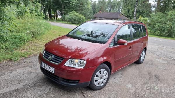 Red Volkswagen Touran 2003 in Daugavpils, with an engine capacity of 1.90 L and mileage of 282 thousand km for 1990 €, photo 3 on AUTOMOTO.COM.LV