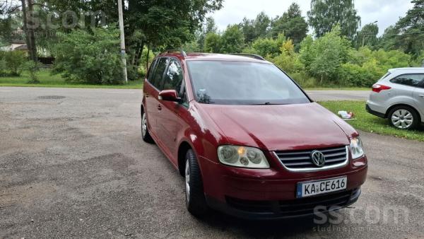Red Volkswagen Touran 2003 in Daugavpils, with an engine capacity of 1.90 L and mileage of 282 thousand km for 1990 €, photo 4 on AUTOMOTO.COM.LV