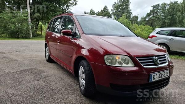 Red Volkswagen Touran 2003 in Daugavpils, with an engine capacity of 1.90 L and mileage of 282 thousand km for 1990 €, photo 5 on AUTOMOTO.COM.LV