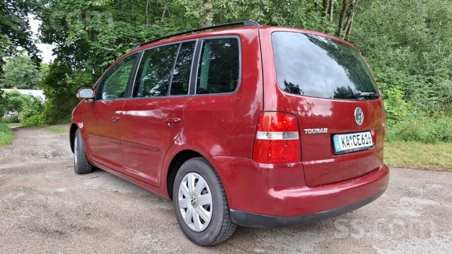 Red Volkswagen Touran 2003 in Daugavpils, with an engine capacity of 1.90 L and mileage of 282 thousand km for 1990 €, photo 12 on AUTOMOTO.COM.LV