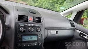 Red Volkswagen Touran 2003 in Daugavpils, with an engine capacity of 1.90 L and mileage of 282 thousand km for 1990 €, photo 16 on AUTOMOTO.COM.LV